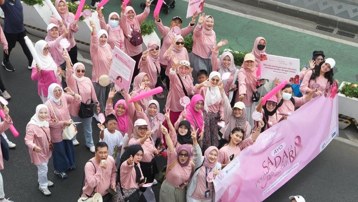 Wardah Bagikan 5000 Lip Cream Pink di Kampanye Sadar Kanker Payudara