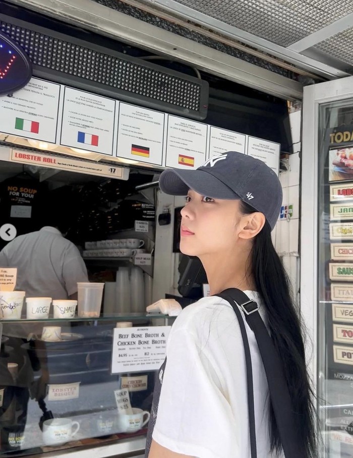 Jisoo 'BLACKPINK' Makan Enak di Paris hingga Los Angeles, Intip Momennya!