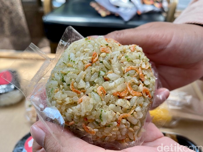 Mantap! Onigiri Autentik Jepang yang Jumbo Buatan Onigiri Toiro