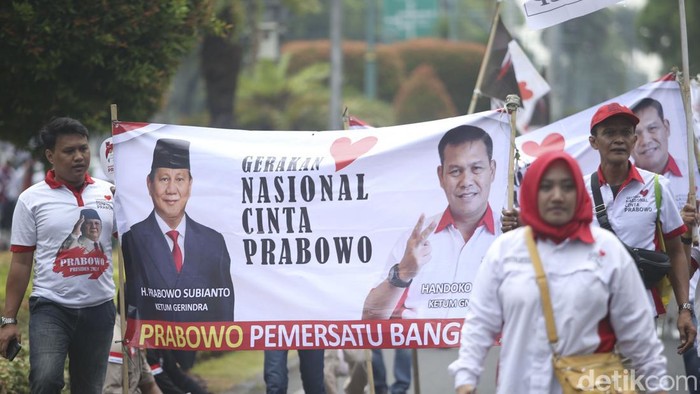 Pendukung Prabowo-Gibran Ramaikan Taman Suropati