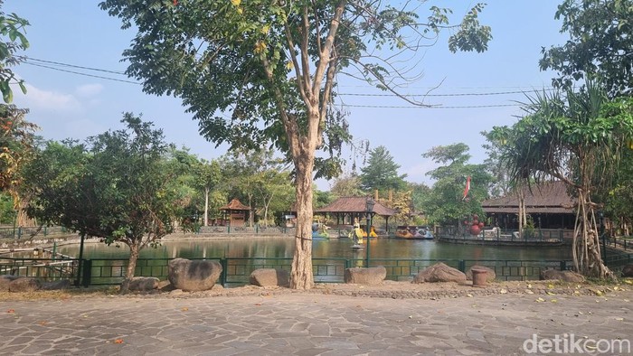 Wisata Keluarga di Puri Mataram yang Sejuk ala Pedesaan