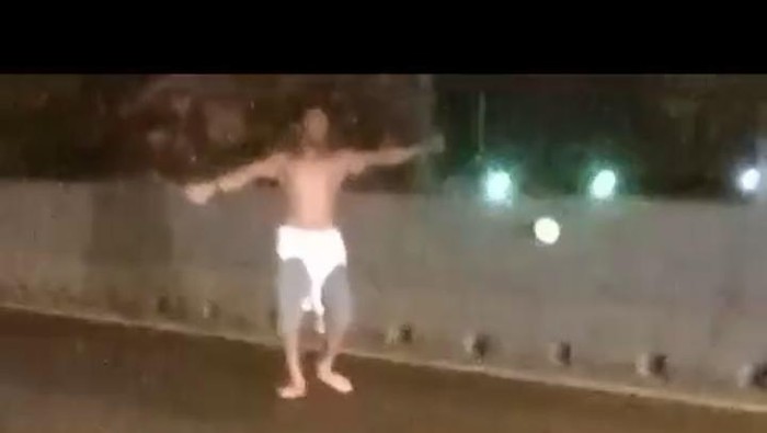 Ada Pria Ngamuk Bawa Golok di Tol Tandes Surabaya, Pengendara Ketakutan Ada Pria Ngamuk Bawa Golok di Tol Tandes Surabaya, Pengendara Ketakutan