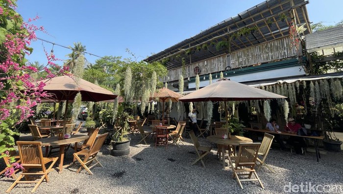 Tak Disangka, Ada Kafe Secantik Ini di Penglipuran