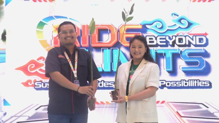 Dukung Pelestarian Lingkungan Melalui Penanaman Mangrove Dukung Pelestarian Lingkungan Melalui Penanaman Mangrove