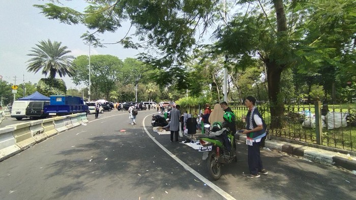 Massa Demo Bela Palestina Bubarkan Diri dari Depan Kedubes AS Massa Demo Bela Palestina Bubarkan Diri dari Depan Kedubes AS