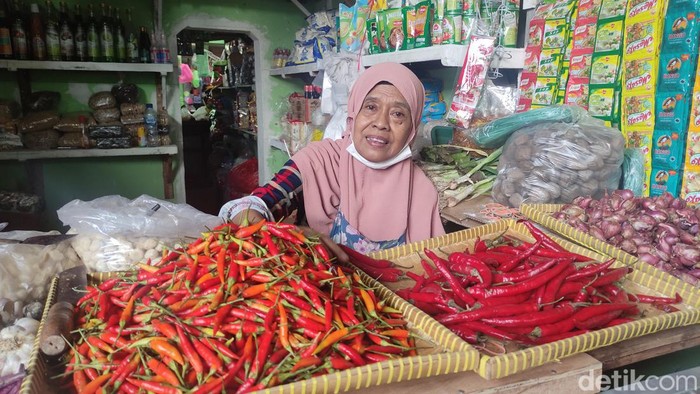 Siasat Pedagang Sidoarjo Hadapi Harga Cabai Terus Melonjak Siasat Pedagang Sidoarjo Hadapi Harga Cabai Terus Melonjak