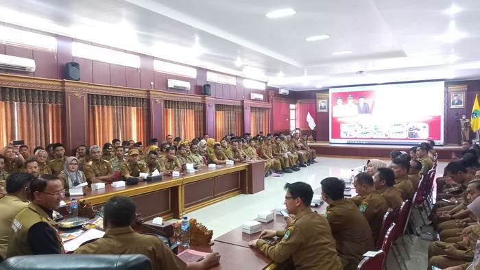Pemkab Majalengka Gulirkan Anggaran Rp 69 M untuk Padat Karya Tunai 2023 Pemkab Majalengka Gulirkan Anggaran Rp 69 M untuk Padat Karya Tunai 2023