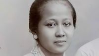 13 Contoh Puisi Hari Kartini Menyentuh Hati, Gelorakan Semangat ...