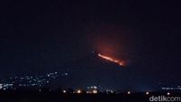 Gunung Penanggungan Membara, Kobaran Api Terlihat hingga Sidoarjo
