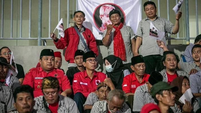 Ribuan Banteng Surabaya Ikuti Doa Keselamatan, Siap Menangkan Ganjar-Mahfud Ribuan Banteng Surabaya Ikuti Doa Keselamatan, Siap Menangkan Ganjar-Mahfud