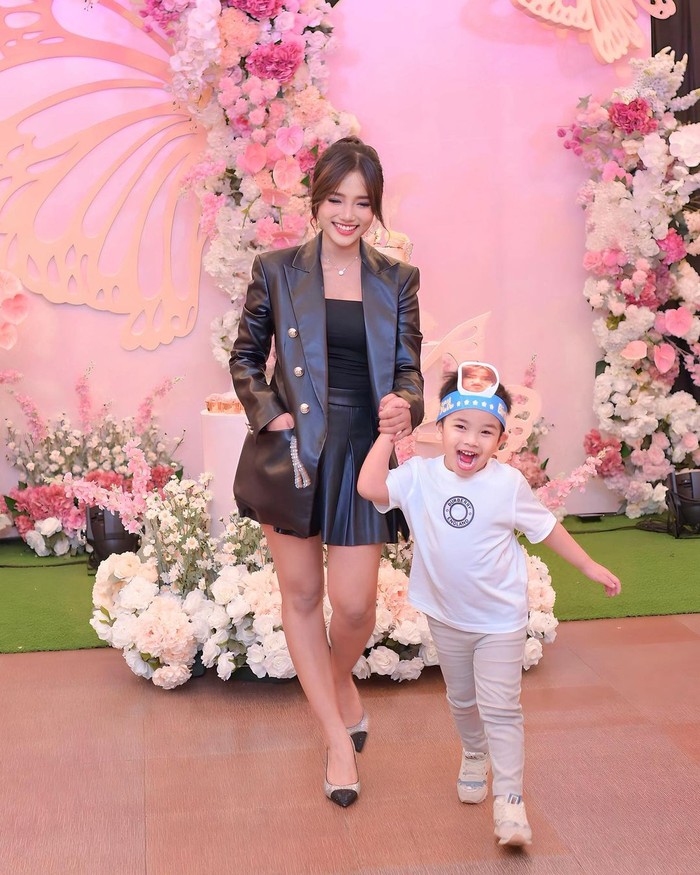 Potret Pesta Ultah Fuji, Seakan Dihadiri Vanessa Angel dan Bibi Ardiansyah