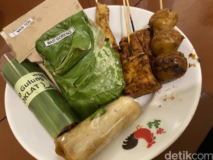 Angkringan Kekinian Ini Punya Racikan Susu Segar Aneka Rasa