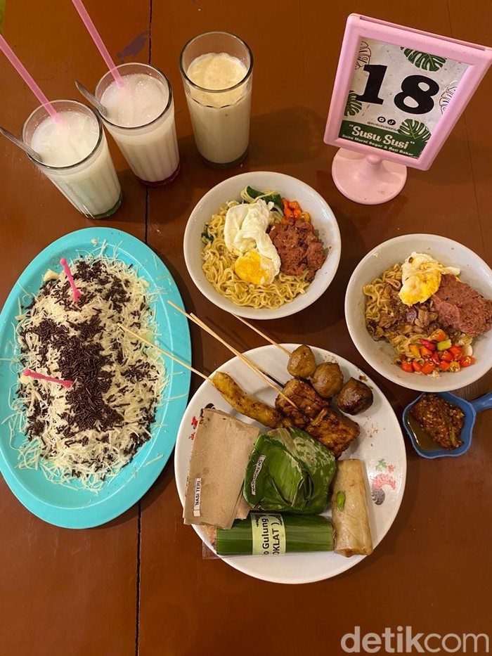 Angkringan Kekinian Ini Punya Racikan Susu Segar Aneka Rasa