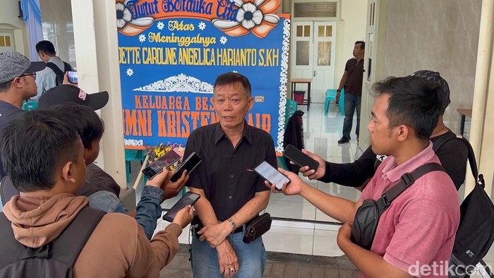Mahasiswi FKH Unair Meninggal di Mobil, Keluarga Yakin Bukan Pembunuhan Mahasiswi FKH Unair Meninggal di Mobil, Keluarga Yakin Bukan Pembunuhan