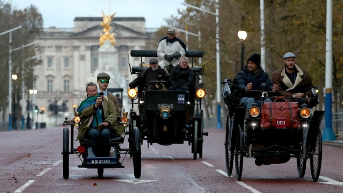 Potret Ratusan Mobil Klasik Konvoi dari London ke Brighton