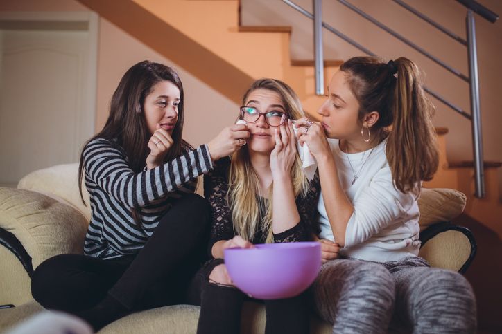 Sering Makan Sambil Nonton TV? Ini Efek yang Bakal Ditimbulkan Sering Makan Sambil Nonton TV? Ini Efek yang Bakal Ditimbulkan