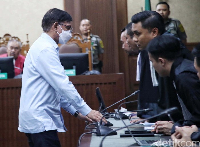 Tok! Johnny G Plate Divonis 15 Tahun Penjara