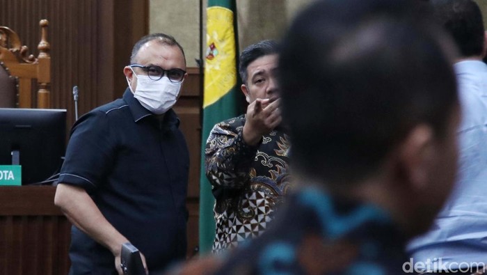 Tok! Johnny G Plate Divonis 15 Tahun Penjara