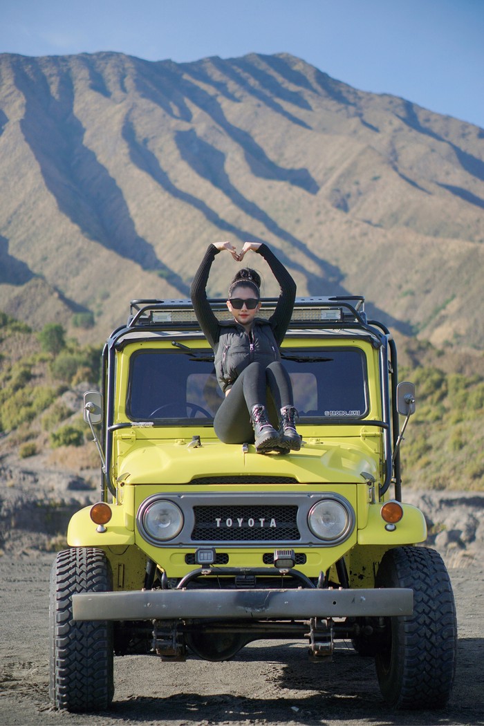 6 Potret Lisa Oktaviani Aspri Hotman Paris Saat Liburan ke Bromo