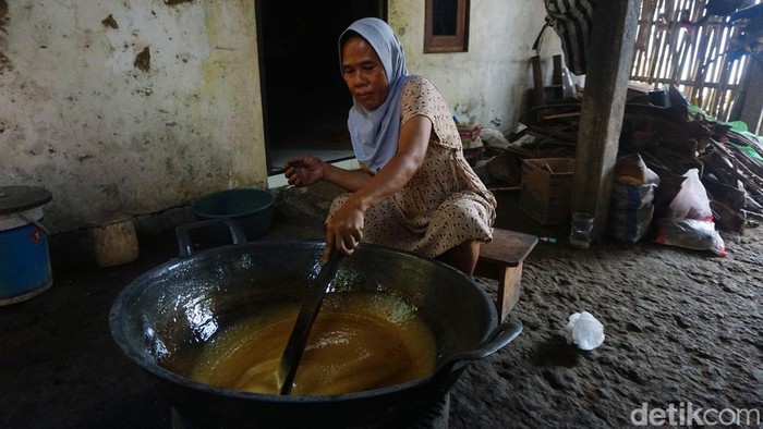 Potret Pembuatan Gula Kelapa Purbalingga, Omzetnya Rp 12 Juta Per Bulan