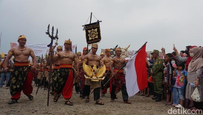 Pekan Budaya Majapahit di Mojokerto Dibuka Kirab dan Festival Nasi Bakar Pekan Budaya Majapahit di Mojokerto Dibuka Kirab dan Festival Nasi Bakar