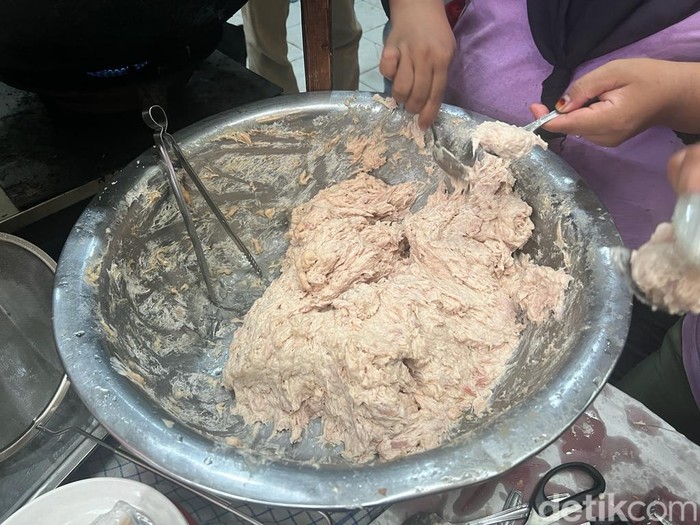 Mantul! Bakmi Ayam Kampung dan Bakso Goreng Viral di Pasmod BSD