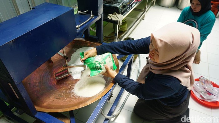 Begini Pembuatan Dodol Nanas di Purbalingga