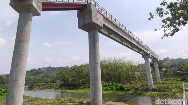Pemkot Semarang Bangun Jembatan Kaca Tinjomoyo Rp 11 M, Rampung tapi ... Pemkot Semarang Bangun Jembatan Kaca Tinjomoyo Rp 11 M, Rampung tapi ...