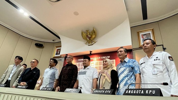 Makna Simbolik Penetapan 3 Pasangan Pilpres 2024 di Balik 'Jam Cantik' Makna Simbolik Penetapan 3 Pasangan Pilpres 2024 di Balik 'Jam Cantik'