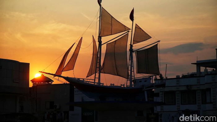 Melihat Landmark Kapal Pinisi Khas Bulukumba