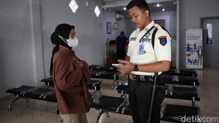 Suasana Aktivitas Perbankan di BRI Tanah Lemo