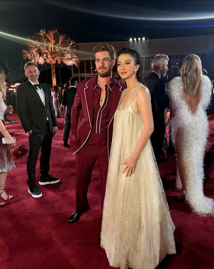 Hadiri LACMA Gala, Raline Shah Panen Selfie Bareng Seleb Hollywood