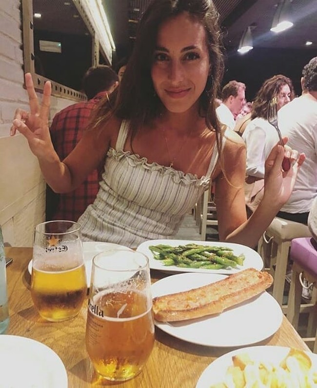 7 Foto Ines de Ramon, Wanita yang Baru Dikenalkan Brad Pitt Sebagai Pacar