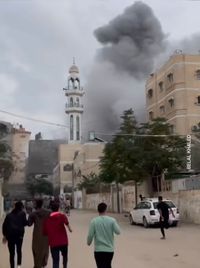 Kejam! Israel Bom Kompleks Masjid di Gaza saat Jemaah Salat