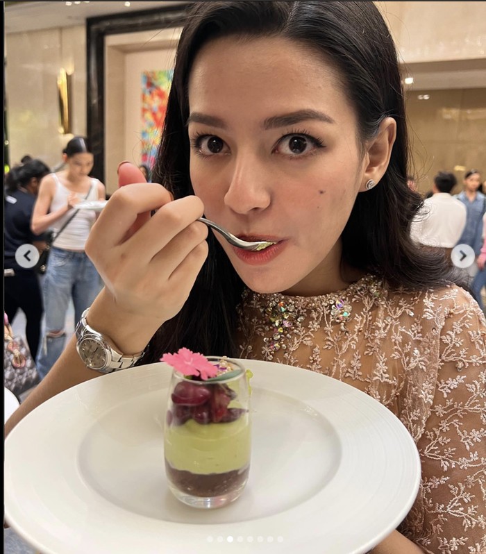 Susan Sameh Hobi Kulineran, Ini Momennya Saat Makan Croissant hingga Bakso