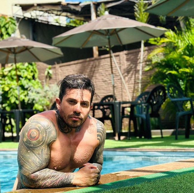 8 Potret Rumah Pria yang Tinggal dengan 6 Istri, Ungkap Ada Ranjang Panjang