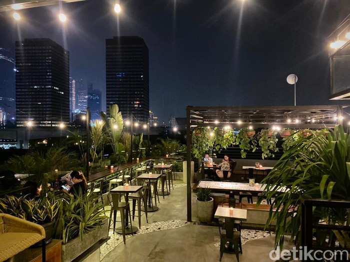 Di Sini Bisa Jajan Pasta Sambil Menikmati City Light Sudirman