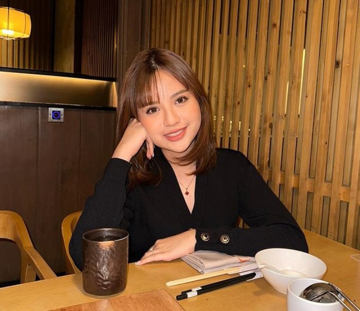 Pose Keren Anggi Marito saat Makan Sushi hingga Dinner Romantis