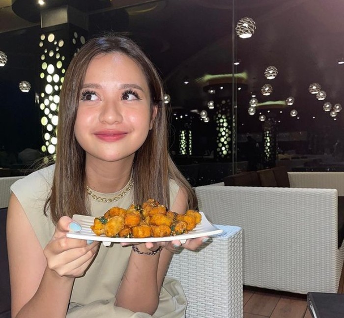 Pose Keren Anggi Marito saat Makan Sushi hingga Dinner Romantis