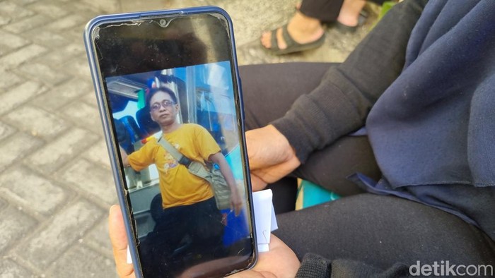 Sopir Ambulans Dinsos Surabaya Jadi Korban Tewas Elf Vs KA Probowangi Sopir Ambulans Dinsos Surabaya Jadi Korban Tewas Elf Vs KA Probowangi