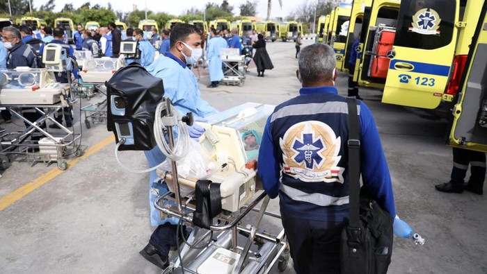 Bayi-bayi Prematur Dievakuasi dari Gaza ke Mesir Bayi-bayi Prematur Dievakuasi dari Gaza ke Mesir