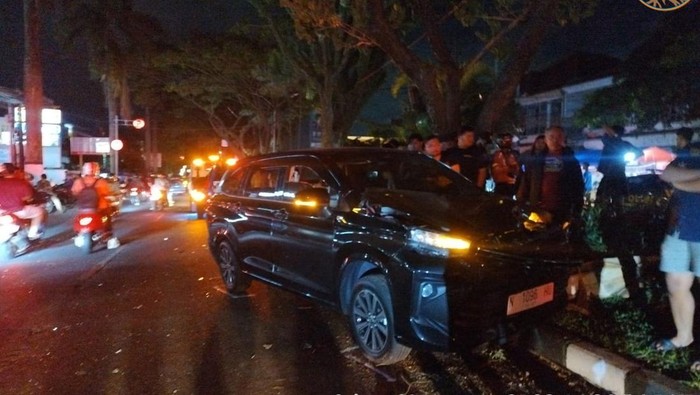 Pajero Oleng Tabrak Dua Mobil di Suhat Kota Malang gegara Sopir Ngantuk Pajero Oleng Tabrak Dua Mobil di Suhat Kota Malang gegara Sopir Ngantuk