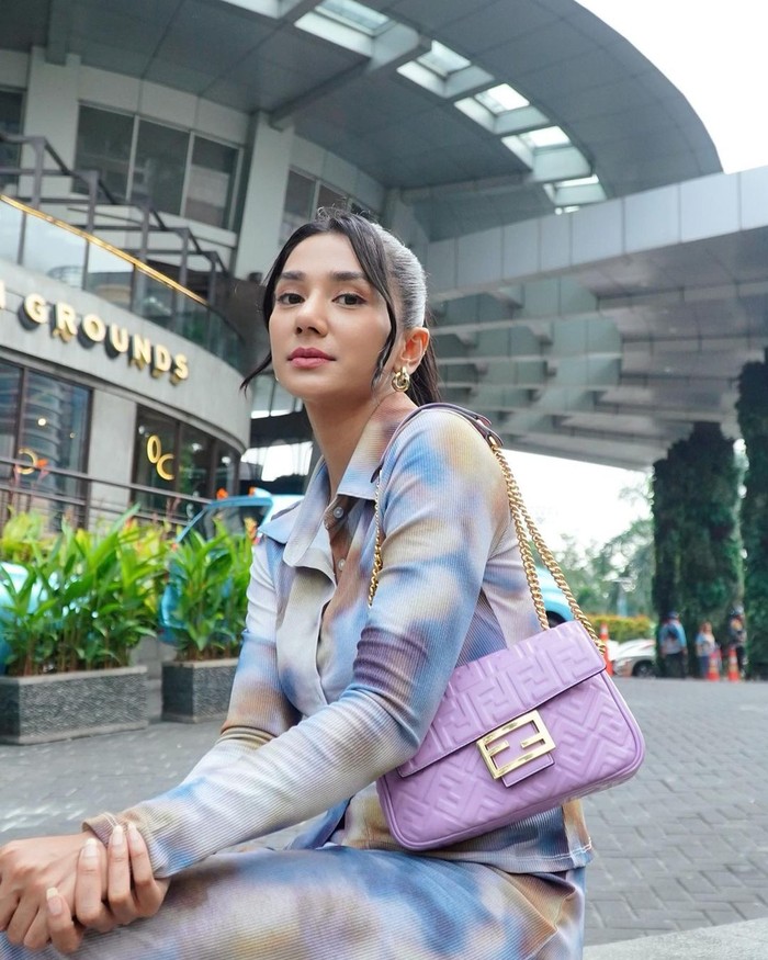5 Potret Fanny Ghassani yang Kini Tak Lagi Makan Daging