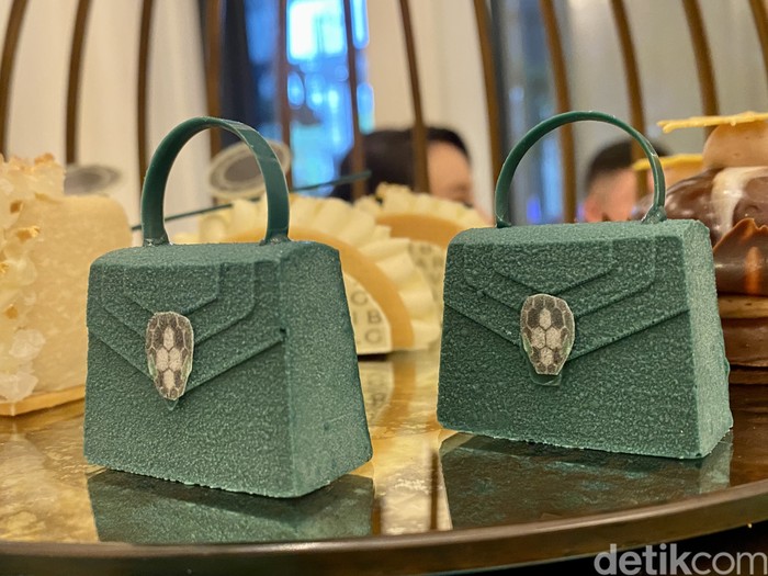Di Sini Kamu Bisa Ngeteh Cantik, Ada Kue Berbentuk Tas Mungil Bulgari ...