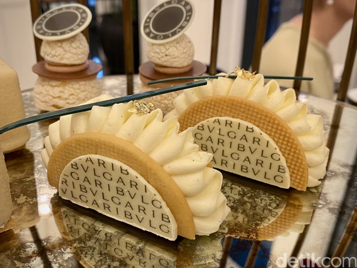 Di Sini Kamu Bisa Ngeteh Cantik, Ada Kue Berbentuk Tas Mungil Bulgari ...