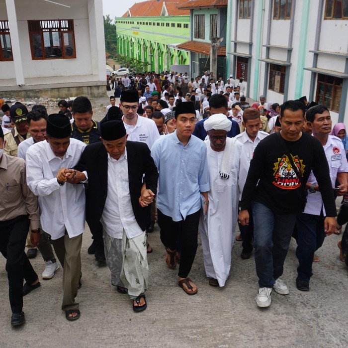 Doa Ribuan Santri Ponpes Amanatul Ummah untuk Gibran Doa Ribuan Santri Ponpes Amanatul Ummah untuk Gibran