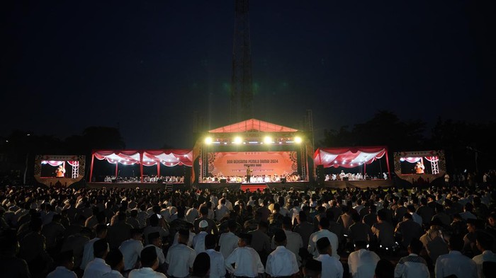 Polda Riau Gelar Salat Subuh dan Doa Bersama Pemilu 2024 Damai Polda Riau Gelar Salat Subuh dan Doa Bersama Pemilu 2024 Damai