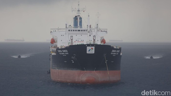 Potret Simulasi Penanganan Teror dan Minyak Tumpah di Perairan Balikpapan