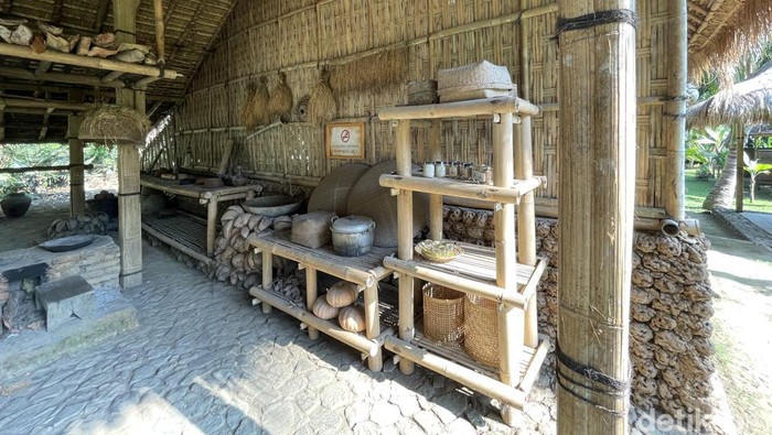 Intip Dapur Produksi Arak yang jadi Official Merchandise G20 di Bali