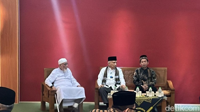 Pernyataan Lengkap Amien Rais Usai Temui Abu Bakar Ba'asyir Pernyataan Lengkap Amien Rais Usai Temui Abu Bakar Ba'asyir